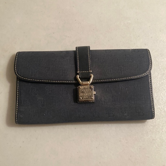 Dooney & Bourke | Bags | Dooney Bourke Vintage Signature Checkbook 975 ...